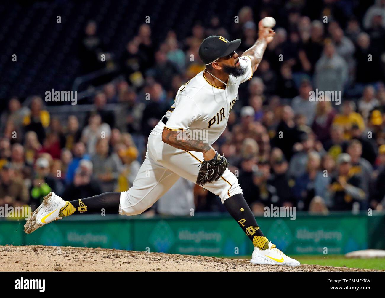 Pittsburgh Pirates relief pitcher Felipe Vazquez delivers in the ninth ...