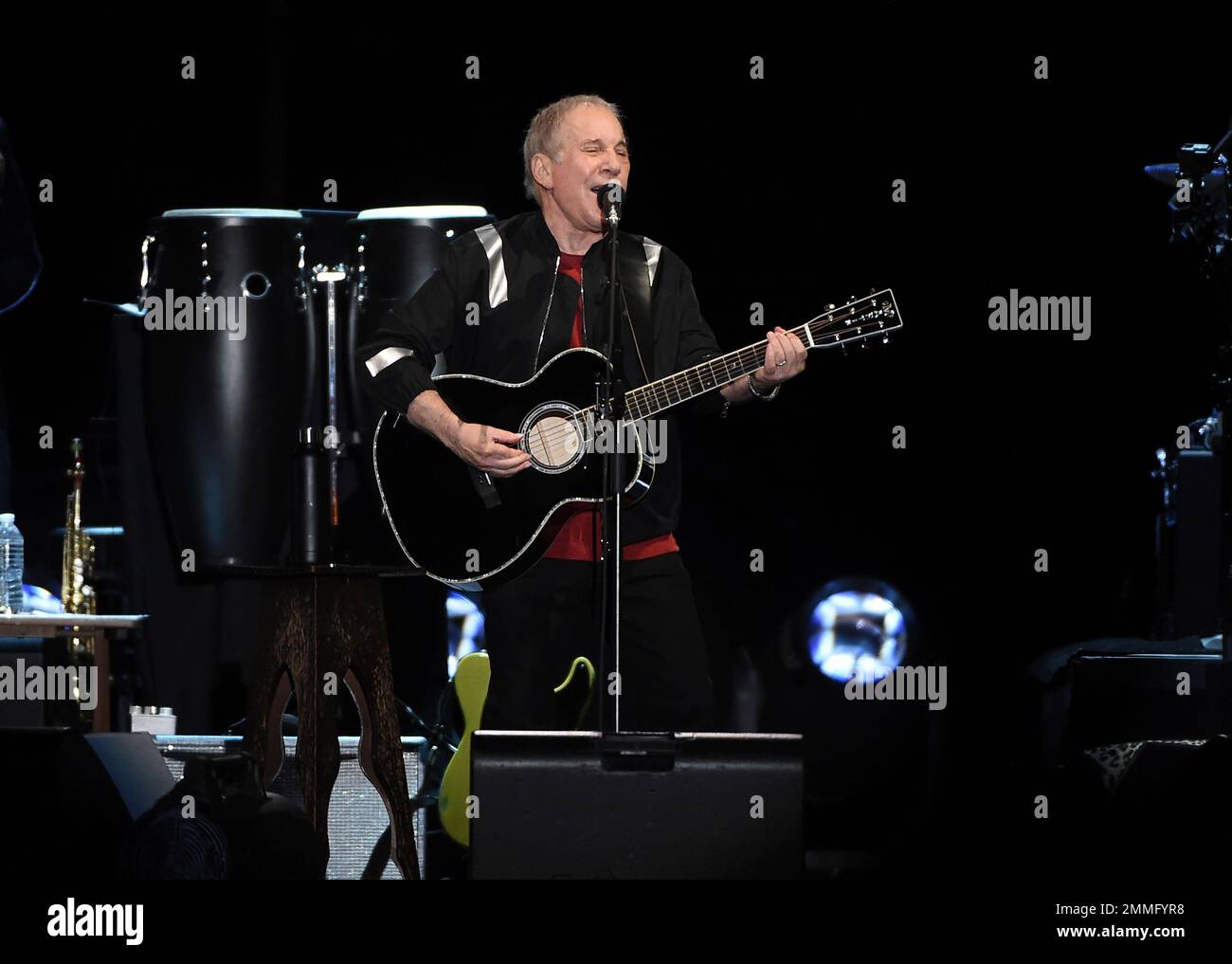 Singer-songwriter Paul Simon performs in Flushing Meadows Corona Park ...