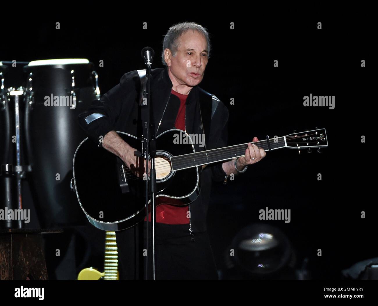 Singer-songwriter Paul Simon performs in Flushing Meadows Corona Park ...