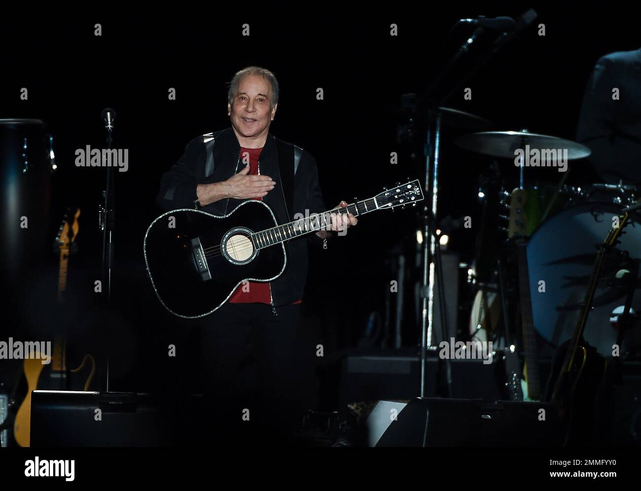 Singer-songwriter Paul Simon performs in Flushing Meadows Corona Park ...