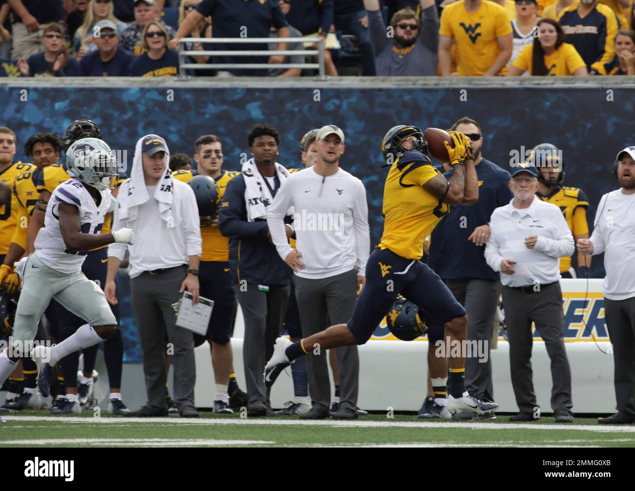 West Virginia wide receiver Marcus Simms (8) catches the ball on his ...