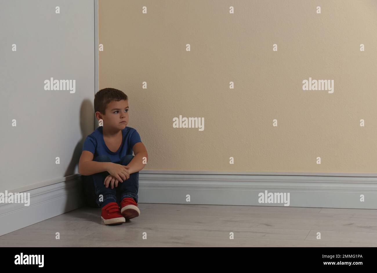 Sad boy corner room hi-res stock photography and images - Alamy