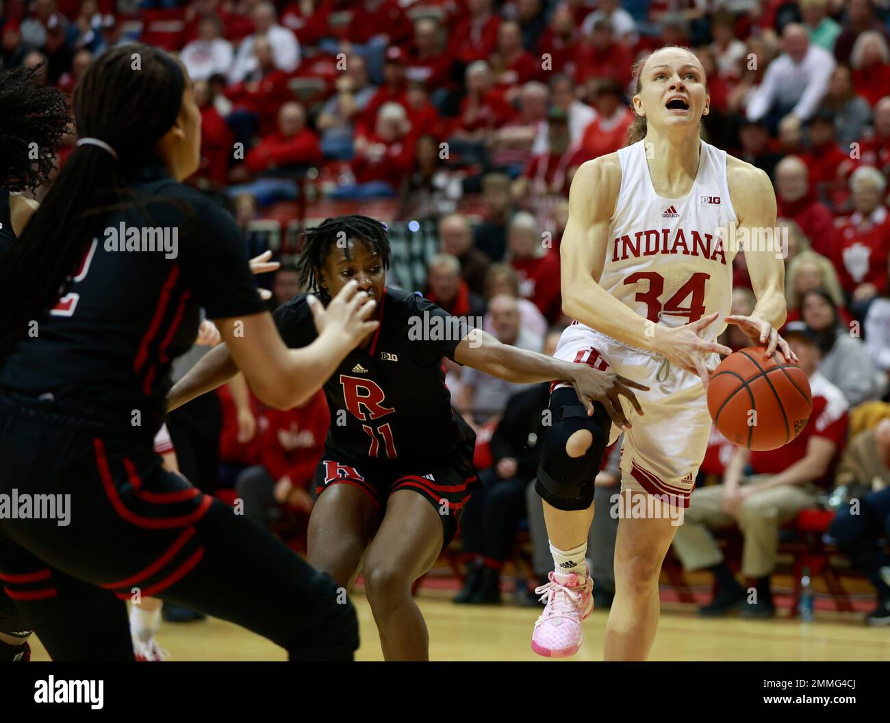 Indiana Hoosiers guard Grace Berger (34) plays against Rutgers during ...