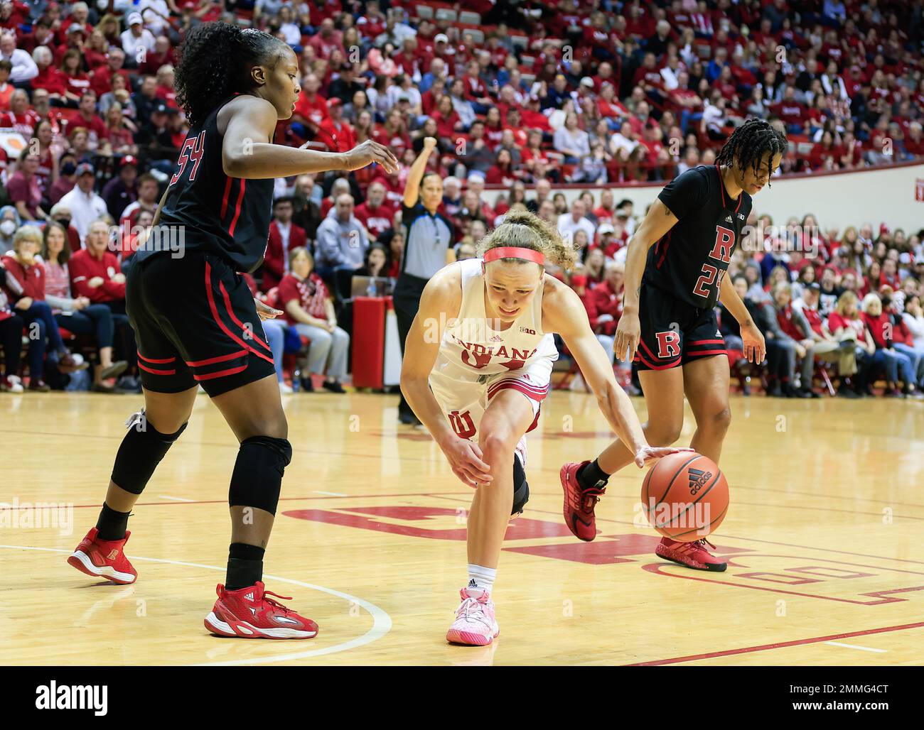 Indiana Hoosiers guard Grace Berger (34) shoots against Rutgers during ...