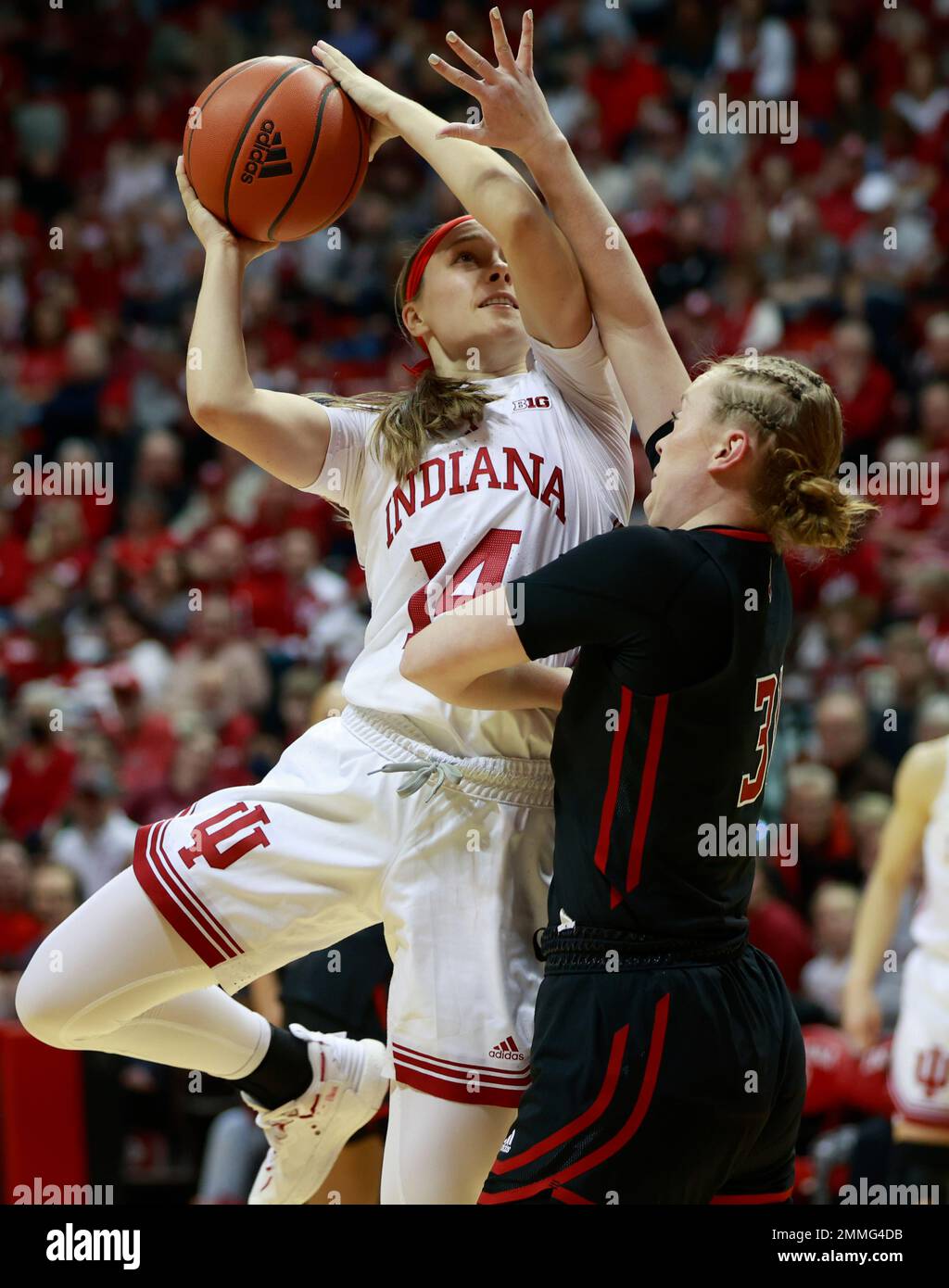 Indiana Hoosiers guard Sara Scalia (14) shoots against Rutgers Scarlet ...