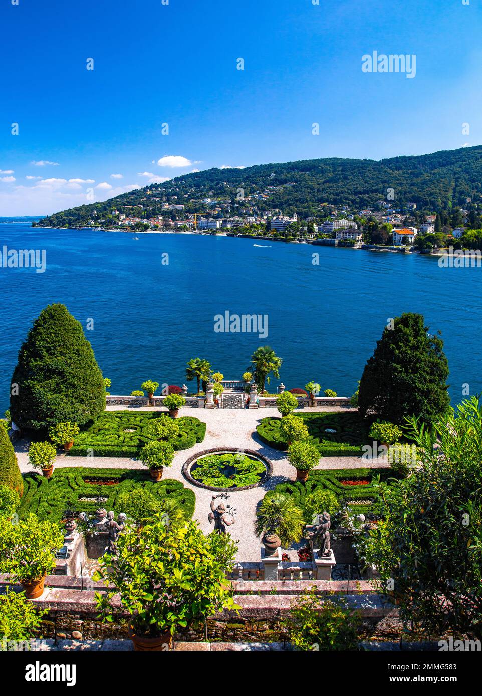 Italian style baroque Garden on Isola Bella, in isole borromee islands ...