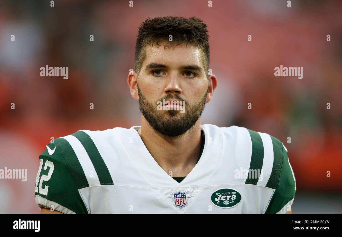 New York Jets long snapper Thomas Hennessy watches during warm-ups ...