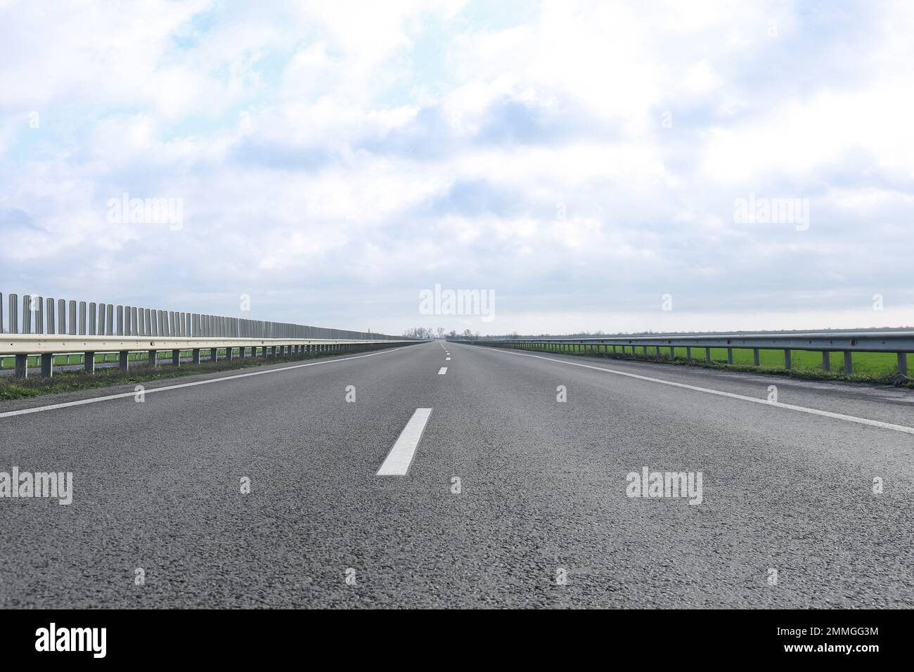 Beautiful view of asphalt highway without transport Stock Photo - Alamy
