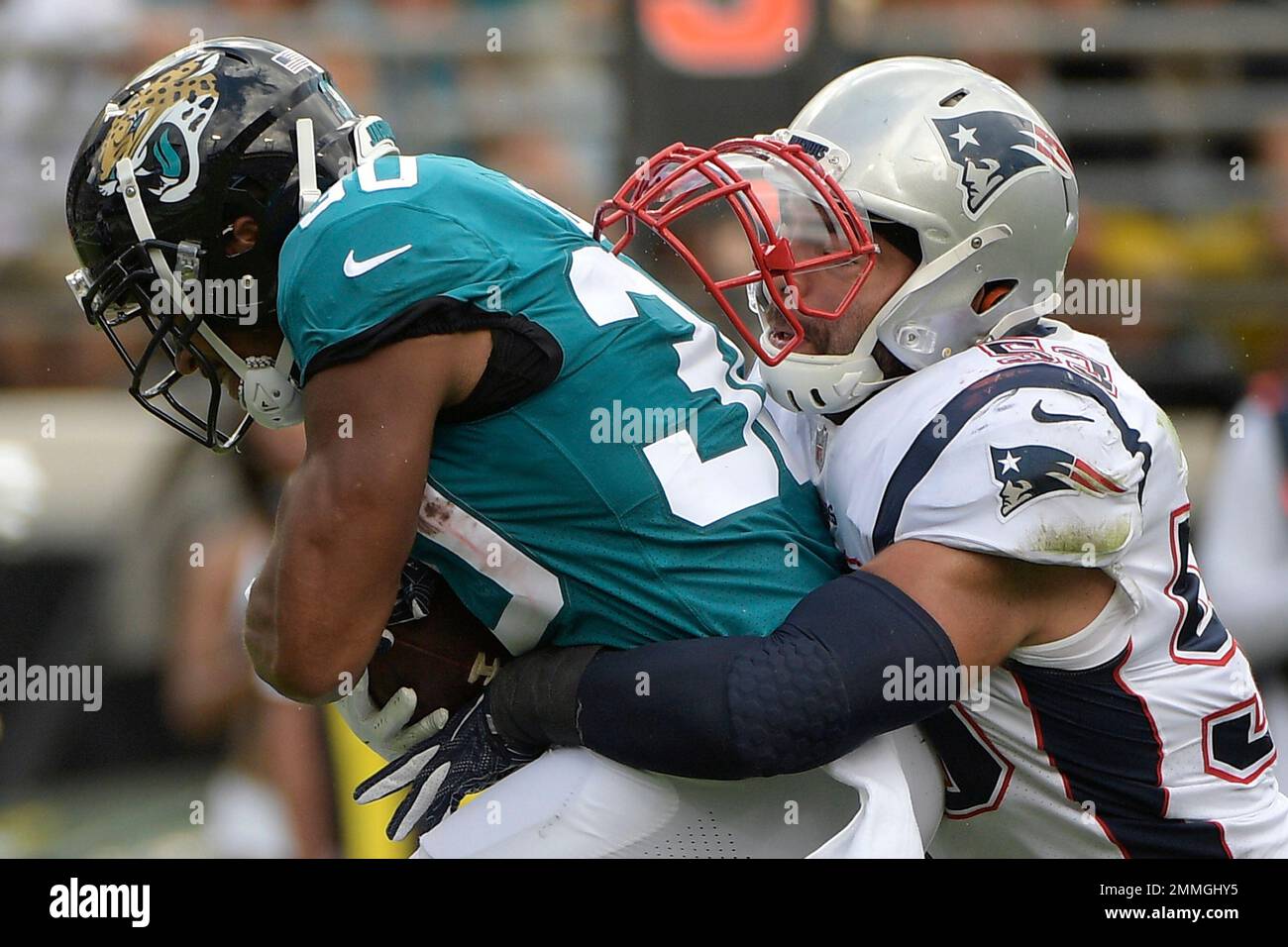New England Patriots linebacker Kyle Van Noy (53) loses his face mask ...