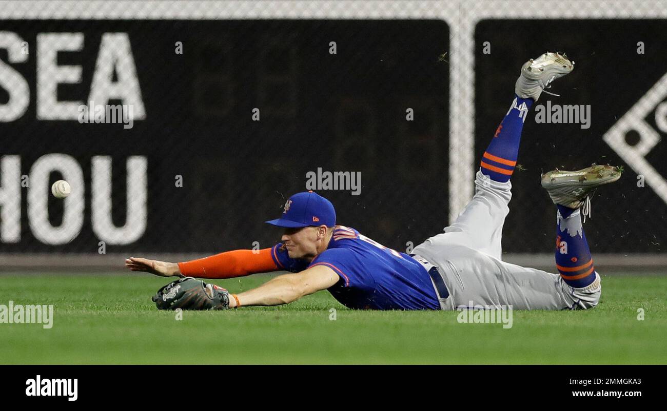New York Mets right fielder Brandon Nimmo cannot reach a double by ...