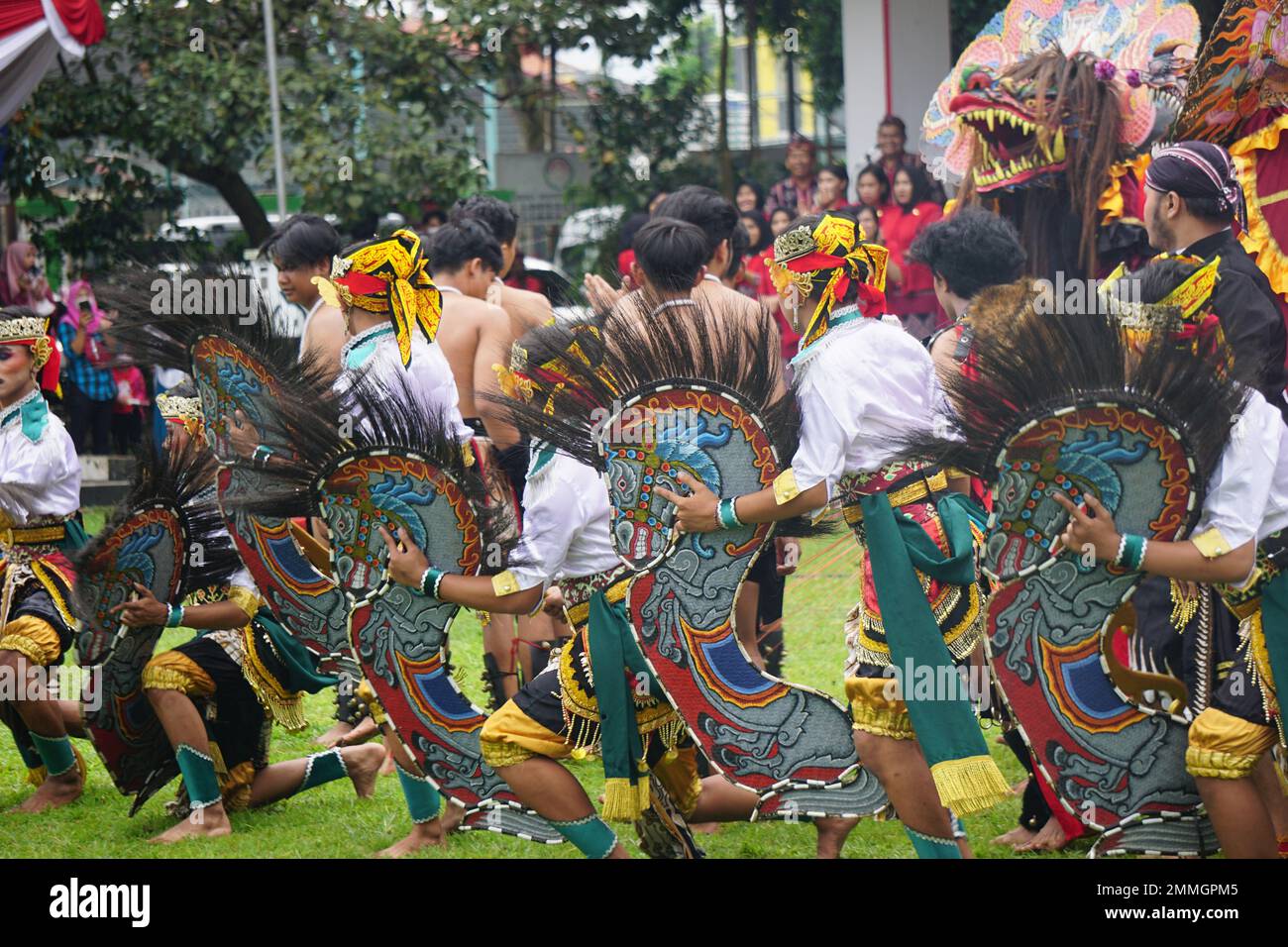 Indonesian performing jaranan (kuda lumping) dance Stock Photo - Alamy