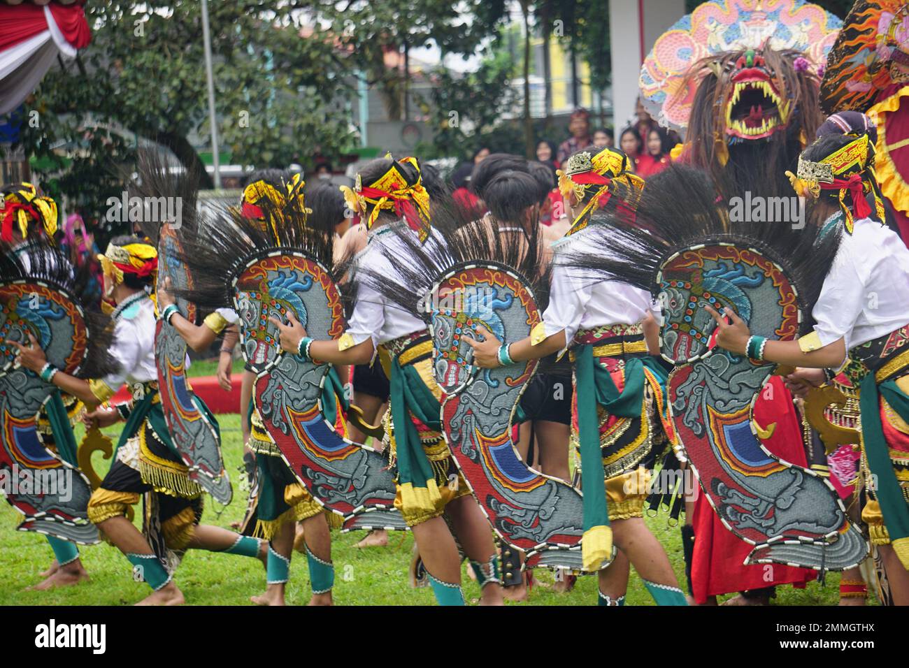 Indonesian performing jaranan (kuda lumping) dance Stock Photo - Alamy