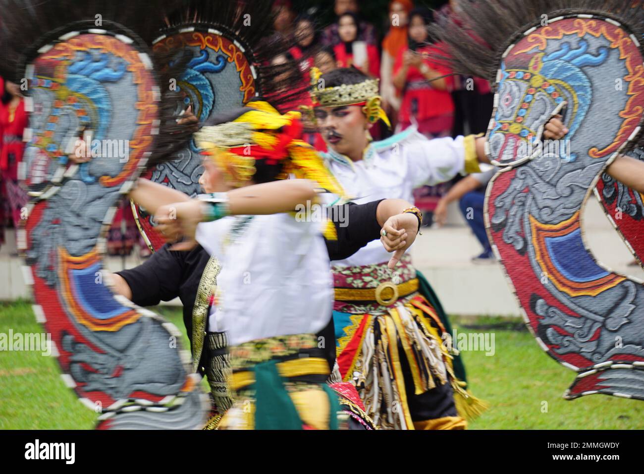 Indonesian performing jaranan (kuda lumping) dance Stock Photo - Alamy