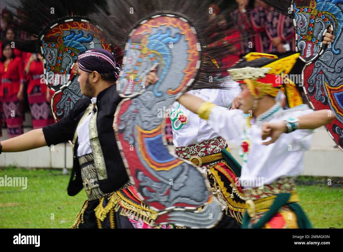 Indonesian performing jaranan (kuda lumping) dance Stock Photo - Alamy