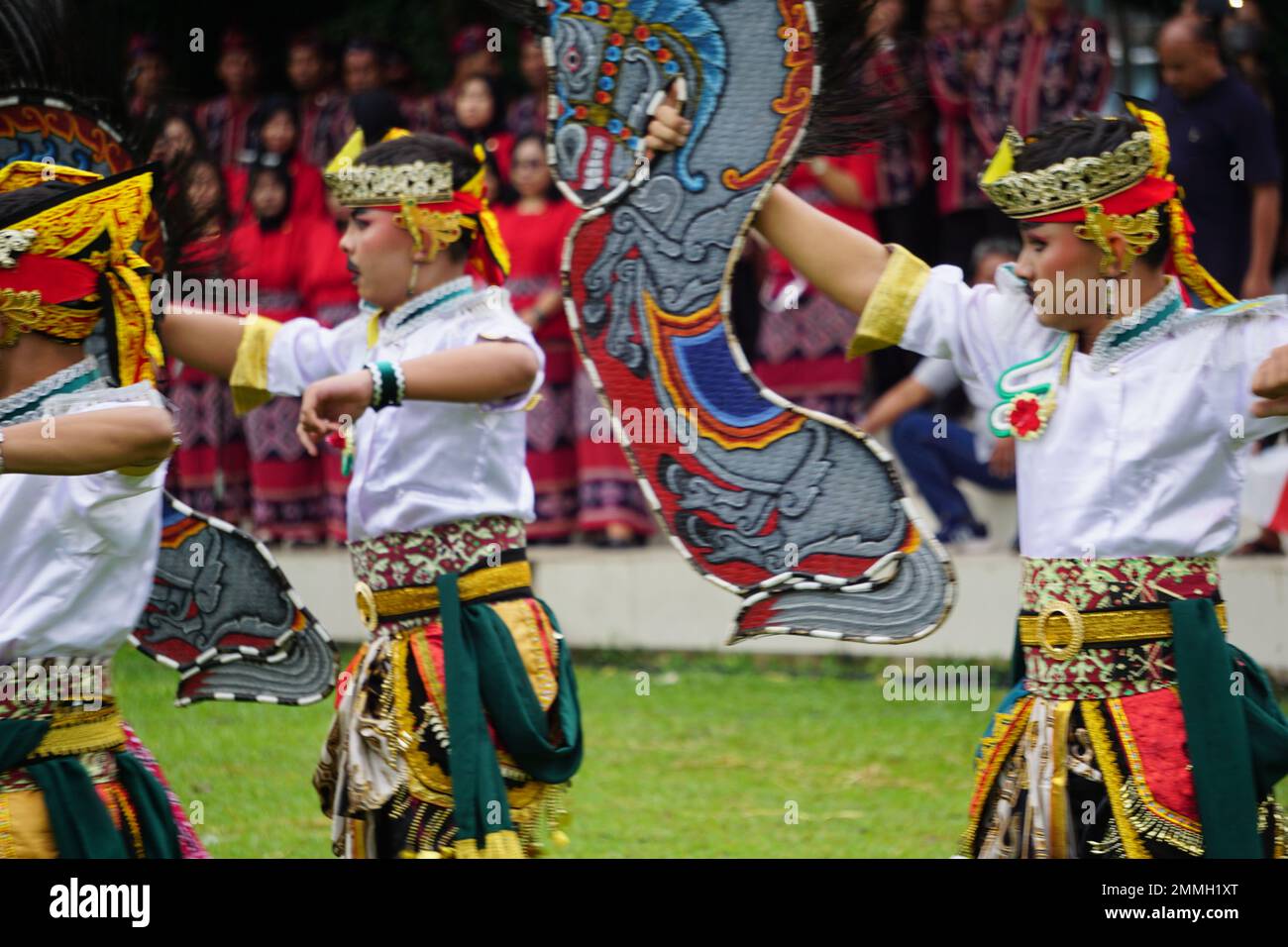 Indonesian performing jaranan (kuda lumping) dance Stock Photo - Alamy