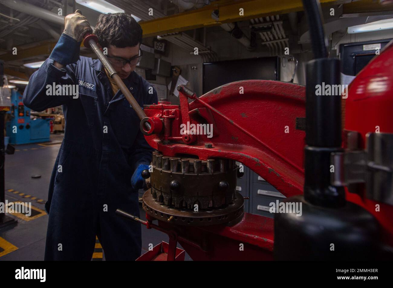 220918-N-JO823-1058 PACIFIC OCEAN (Sept. 18, 2022) Hull Maintenance ...