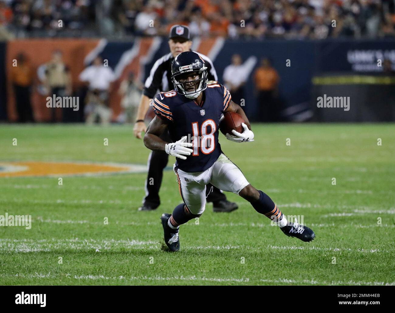 Chicago Bears wide receiver Taylor Gabriel (18) runs after a catch ...