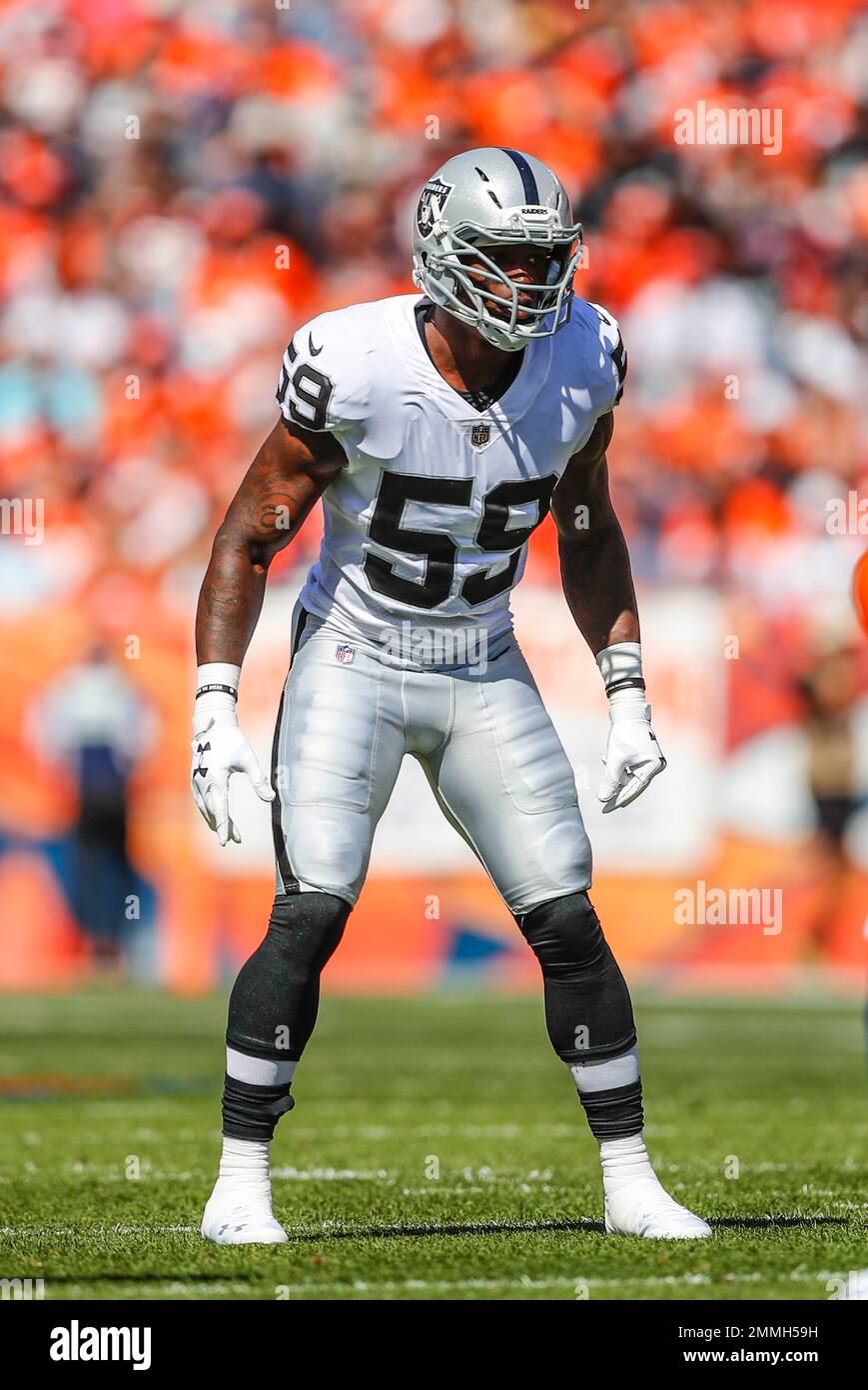 Oakland Raiders linebacker Tahir Whitehead (59) lines up against the ...