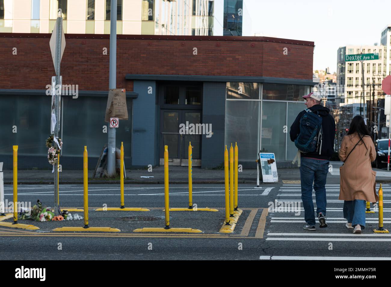 Seattle, USA. 29th Jan, 2023. Just after 3:00pm People gather at the ...