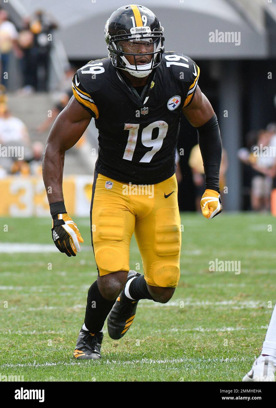 Pittsburgh Steelers wide receiver JuJu Smith-Schuster (19) plays ...