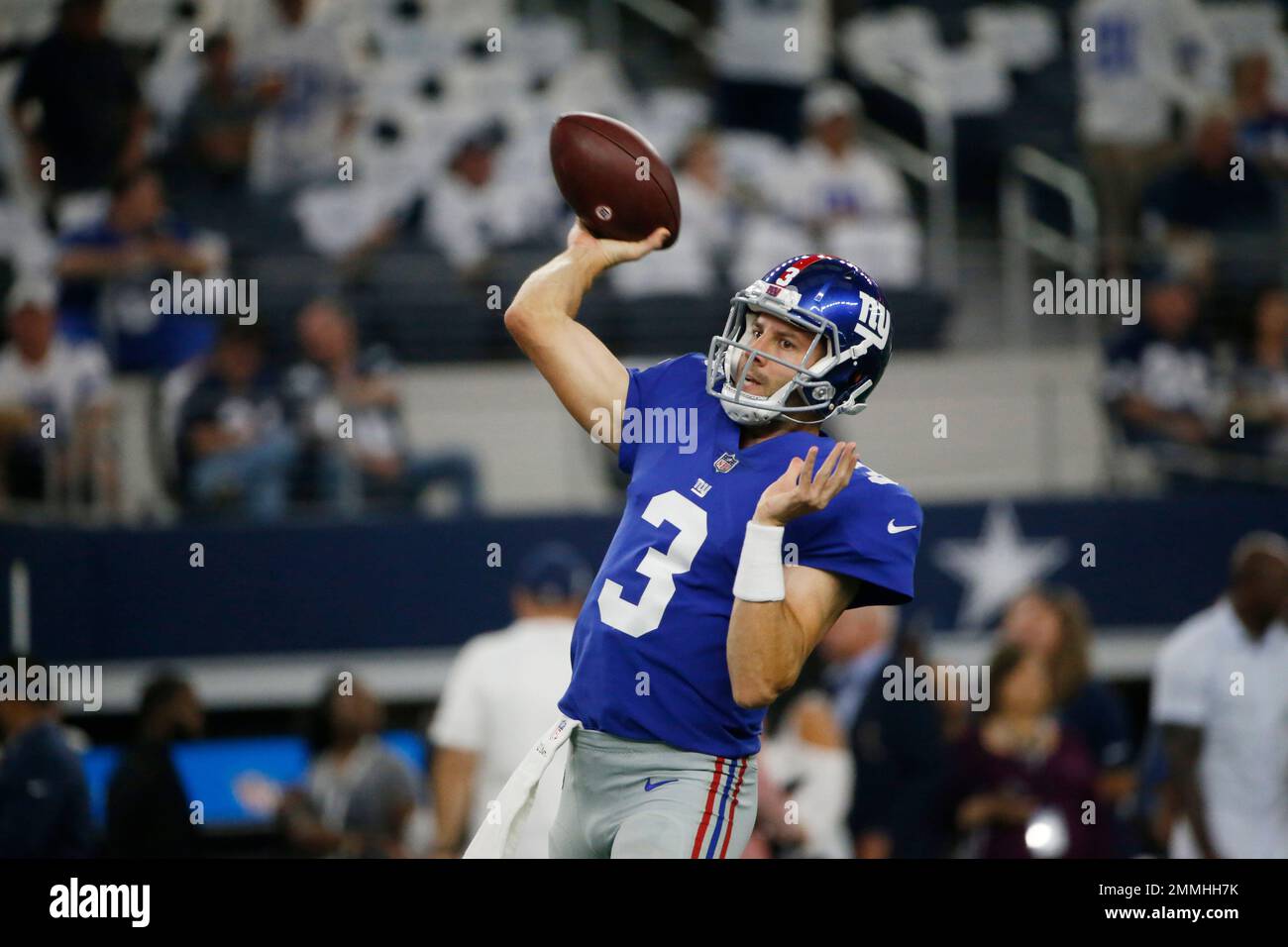New York Giants quarterback Alex Tanney (3) warms upbefore an NFL ...