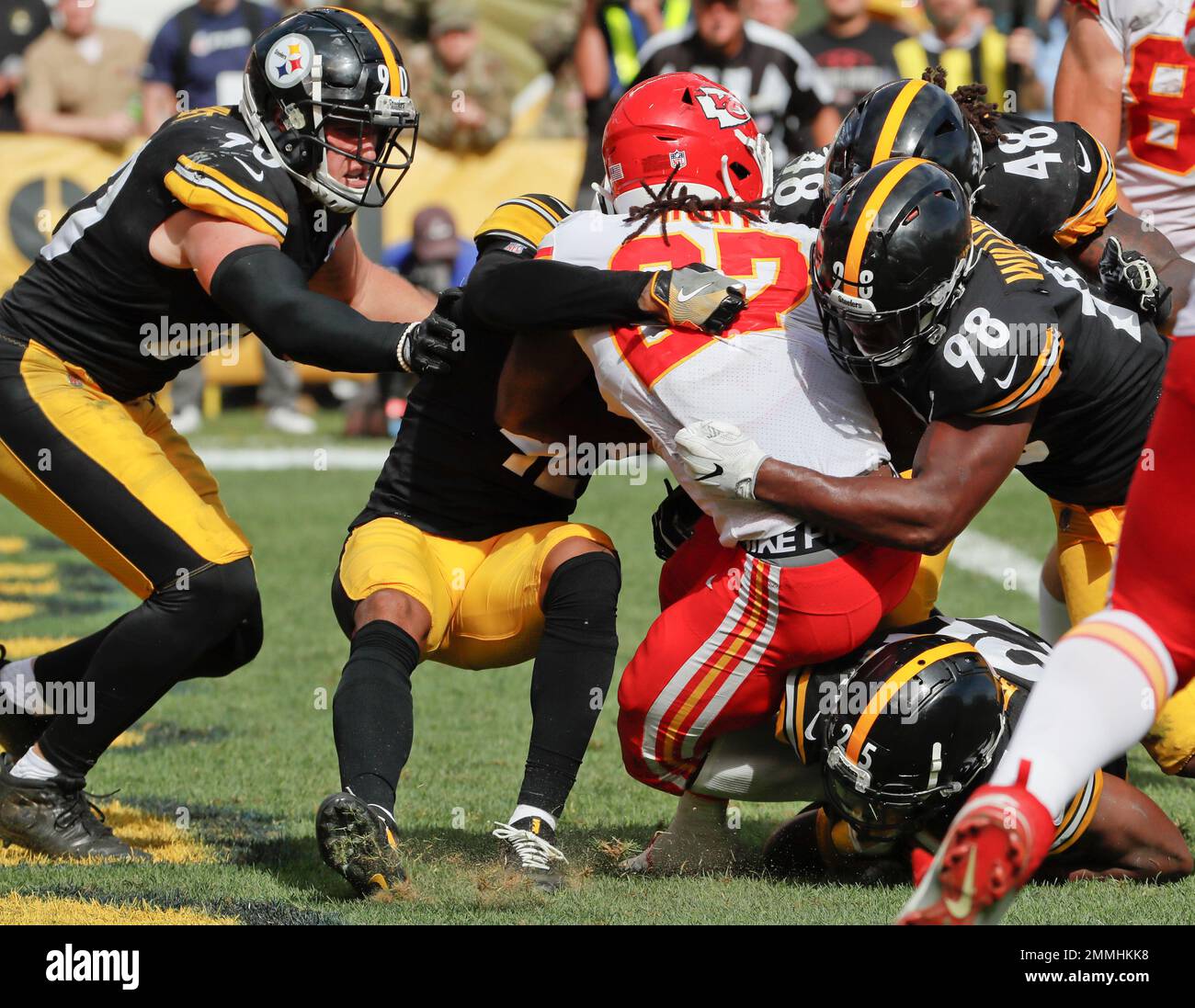 Pittsburgh Steelers linebacker Vince Williams (98) and the defense ...