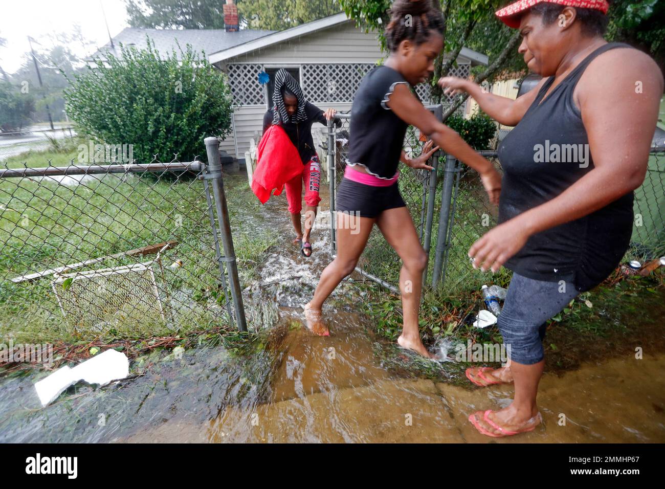 Ivory Frazier, right evacuates her home with daughters Monica Abrams ...