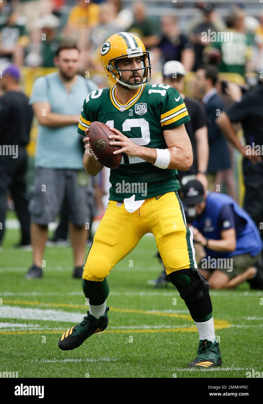 Green Bay Packers' Aaron Rodgers warms up before an NFL football game ...