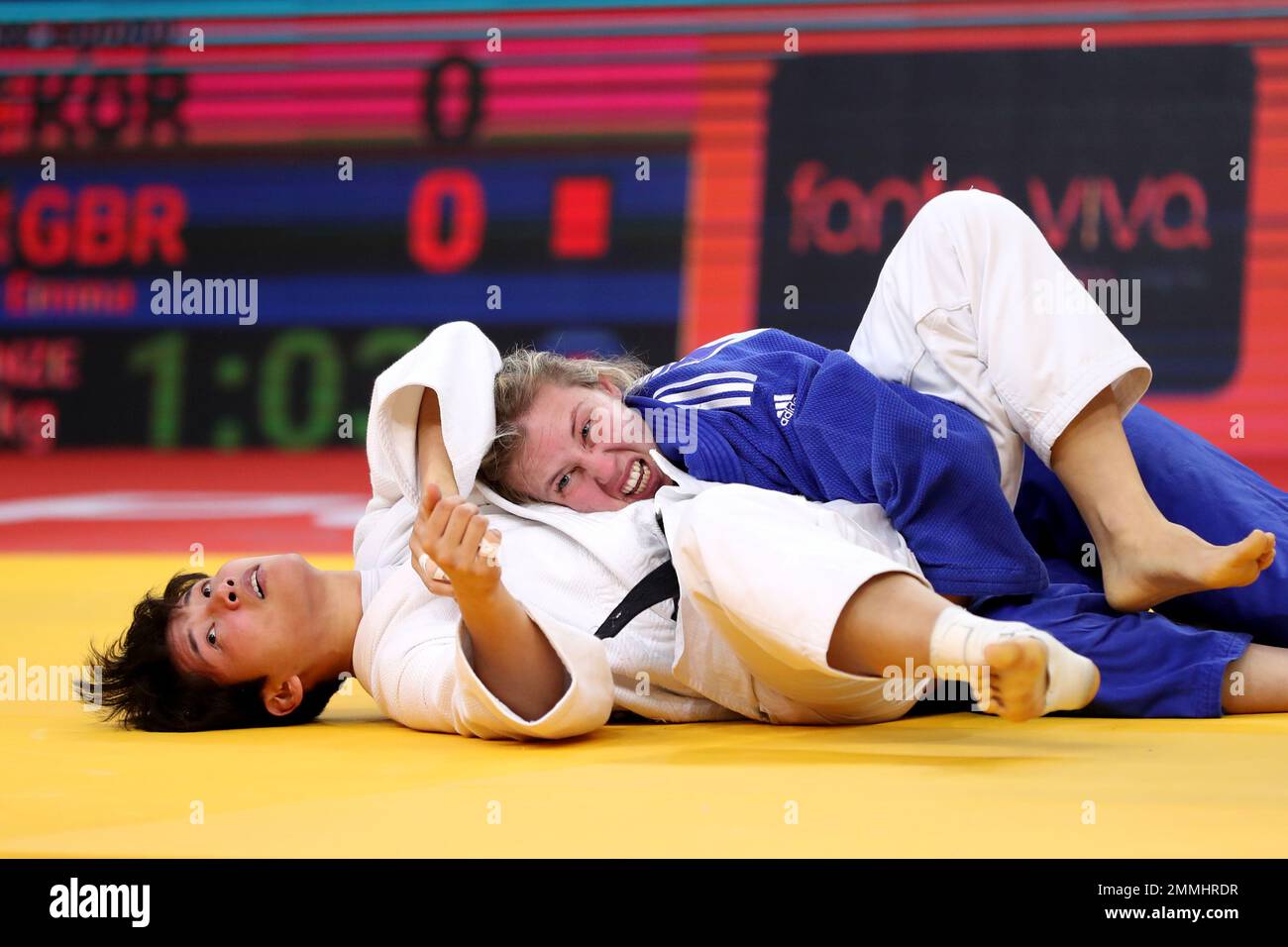 Almada, Portugal. 29th Jan, 2023. Reid Emma of Britain (top) competes ...