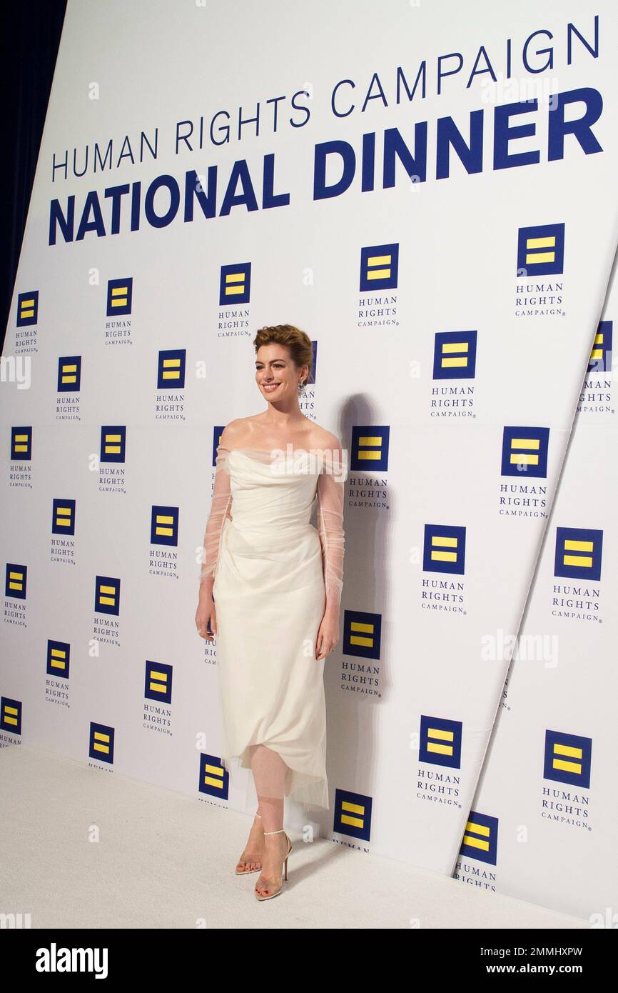 Actress Anne Hathaway arrives at the Human Rights Campaign (HRC ...