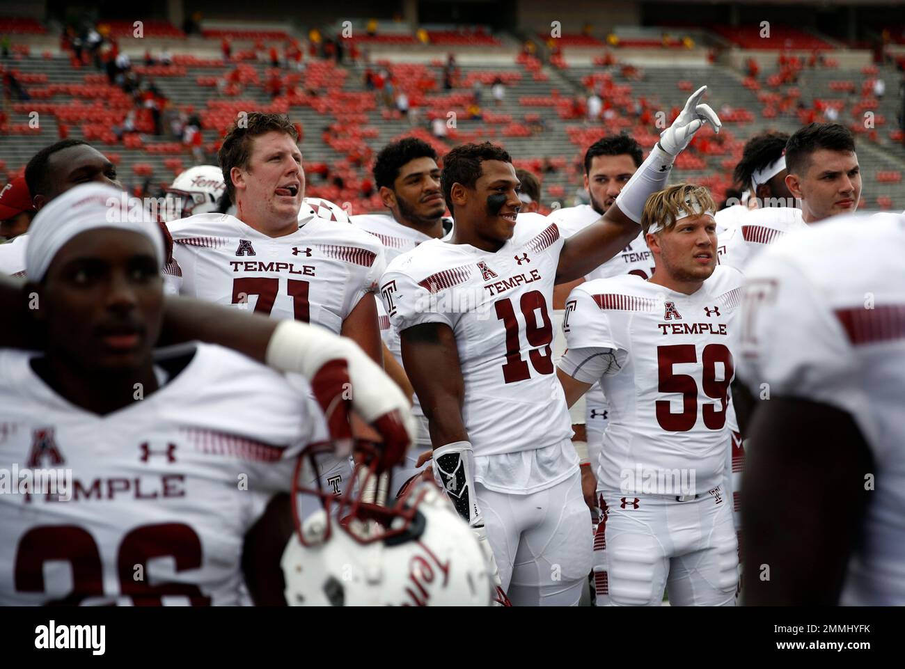 Temple linebacker Isaiah Graham-Mobley (19) celebrates with teammates ...