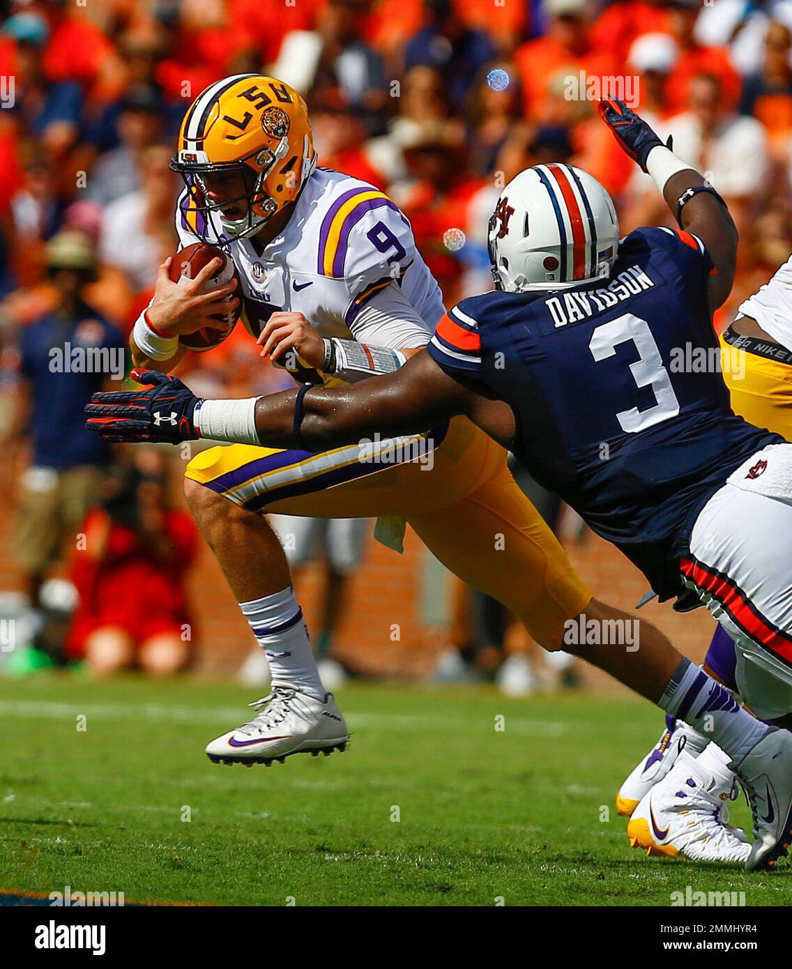 LSU quarterback Joe Burrow (9) carries the ball past Auburn defensive ...