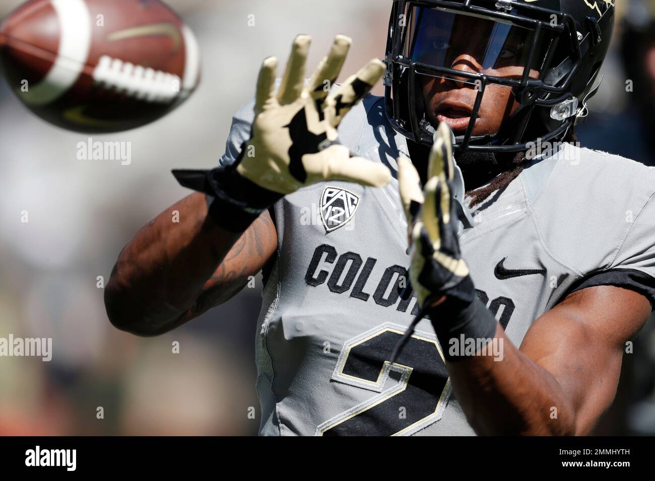 Colorado wide receiver Laviska Shenault Jr. warms up before an NCAA ...