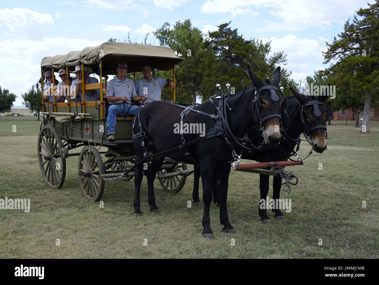 Fort Carson Mountain Color Guard (FCMCG) mule drivers and groundsmen ...