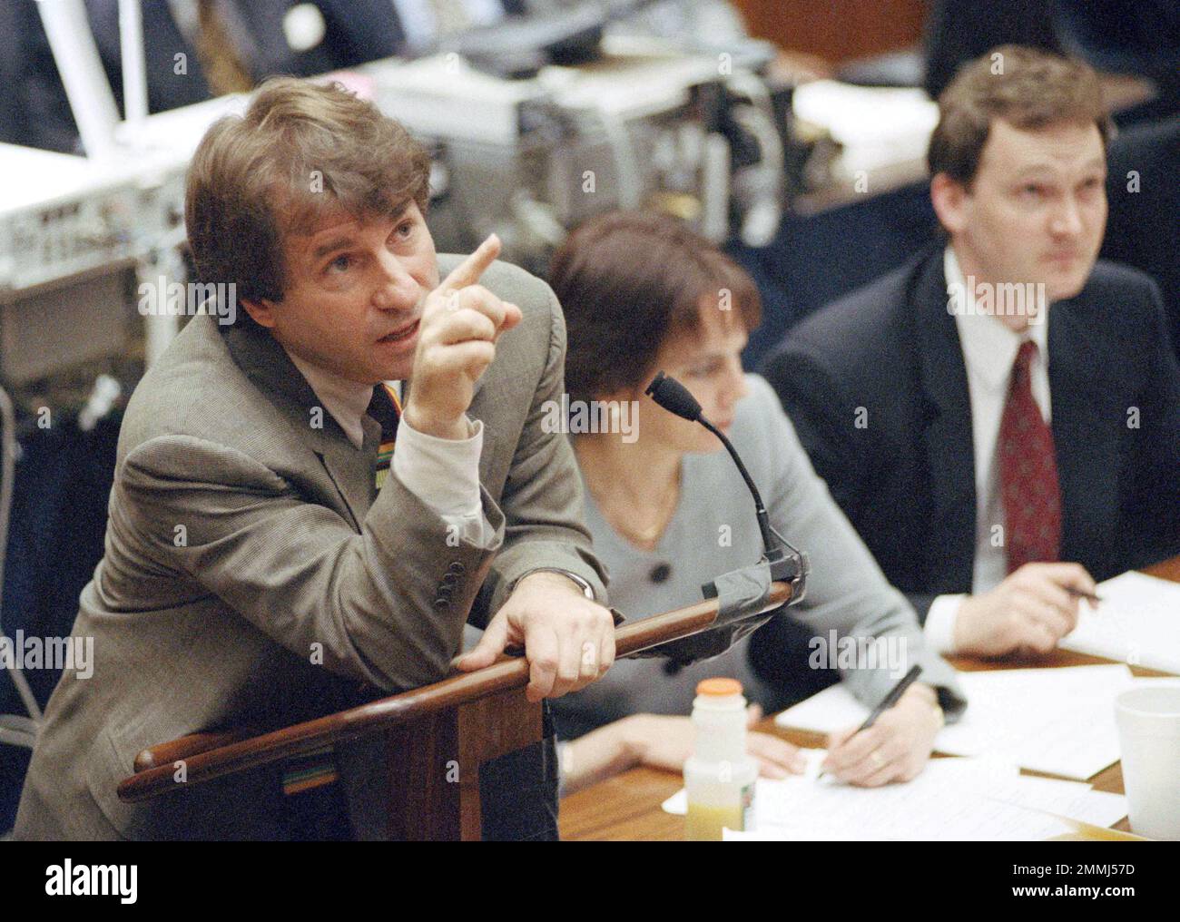 O.J. Simpson defense attorney Barry Scheck questions FBI shoe print ...