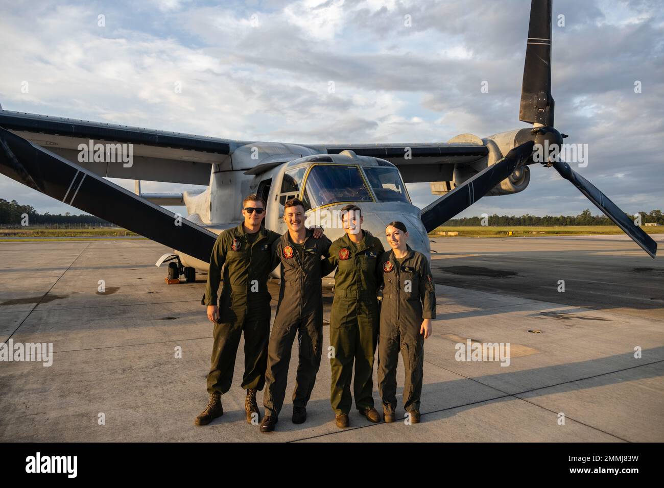 U s air force personnel pose hi-res stock photography and images - Alamy