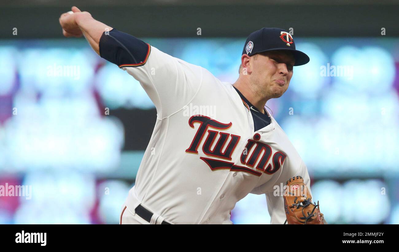 Minnesota Twins pitcher Tyler Duffey throws against the New York ...