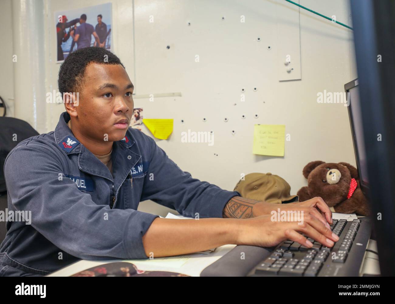 PHILIPPINE SEA (Sep. 19, 2022) Personnel Specialist 2nd Class Andrew Samuel, from Anchorage ...