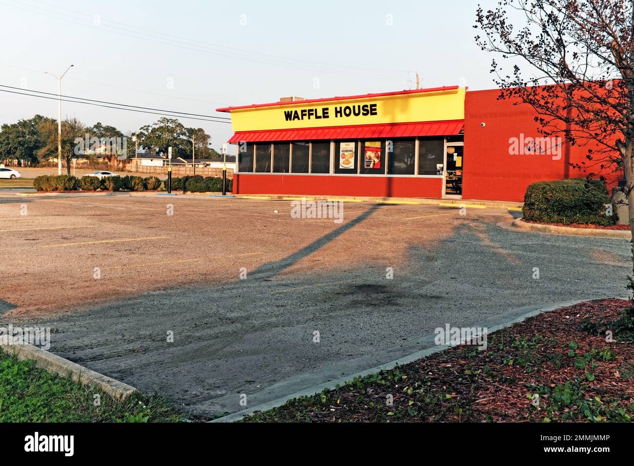 Waffle house empty parking lot hi-res stock photography and images - Alamy