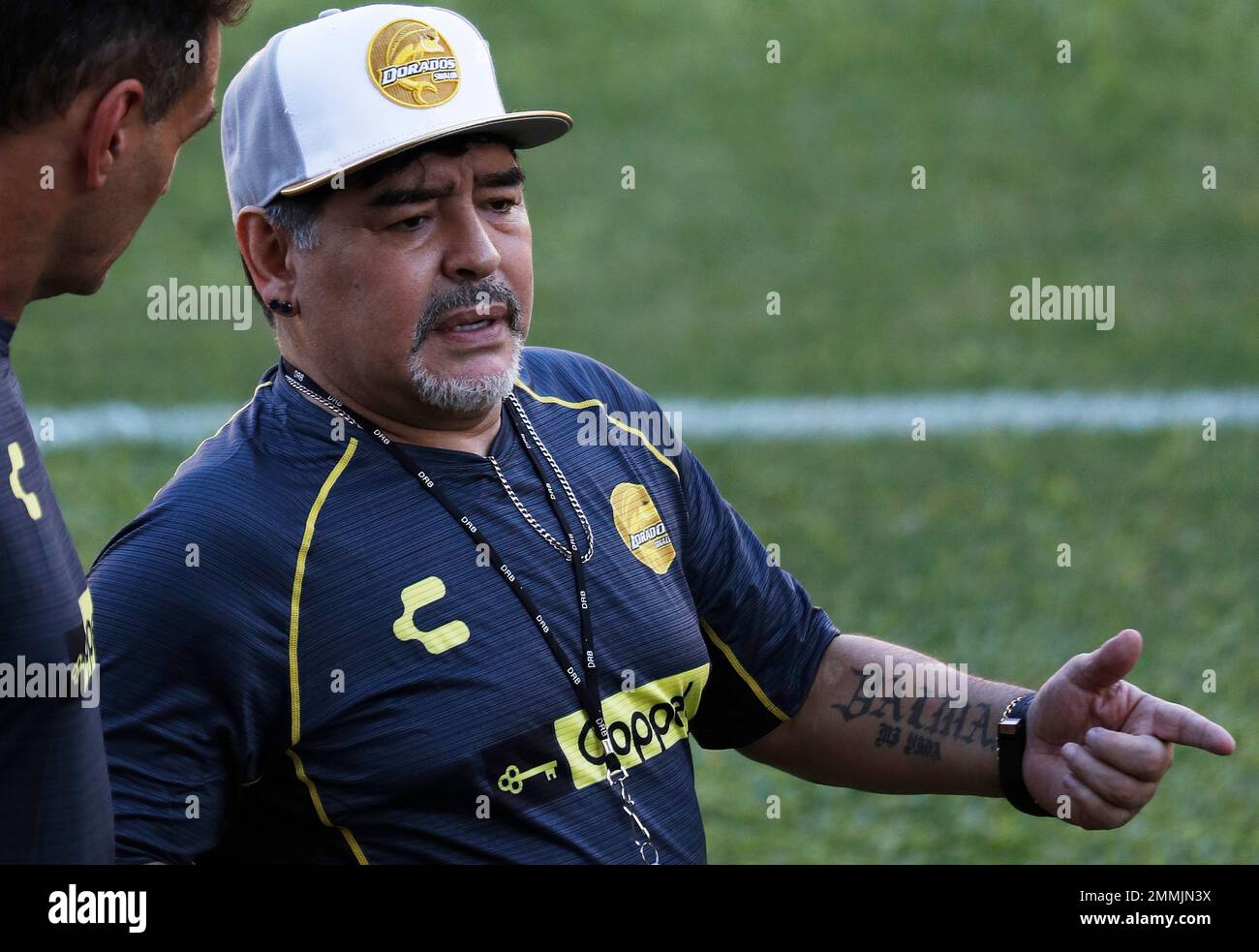 Former soccer great Diego Maradona, right, and Luis Islas chat as they ...