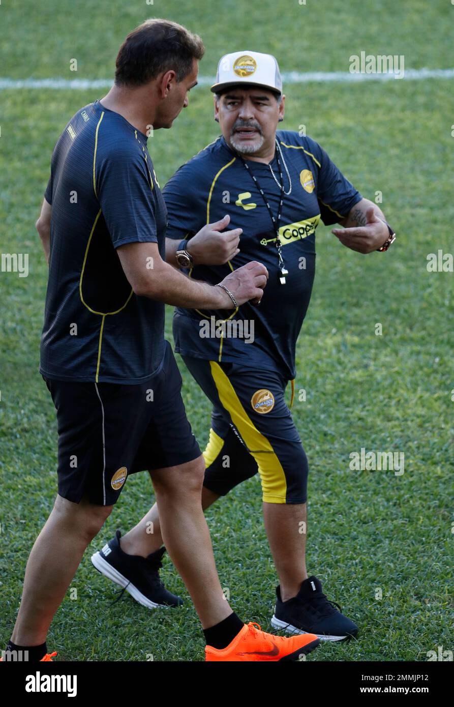 Former soccer great Diego Maradona, right, and Luis Islas chat as they ...