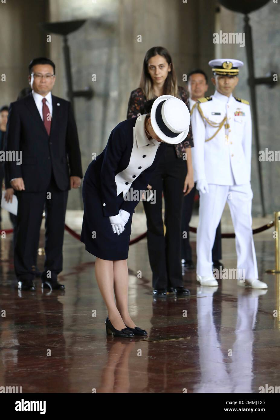 Japan's Princess Akiko bows at the mausoleum of modern Turkey's founder ...
