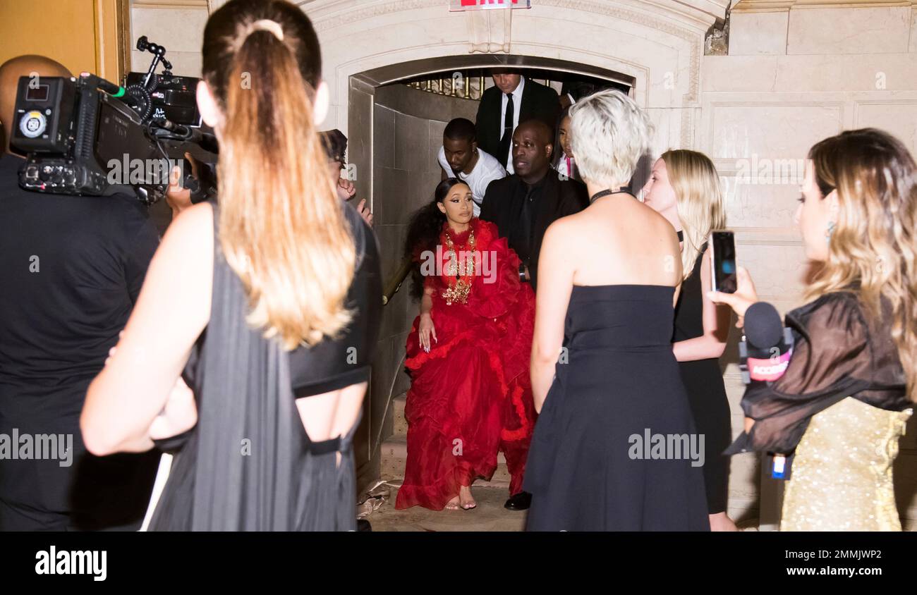 Cardi B, with a bump on her forehead, leaves after an altercation at ...