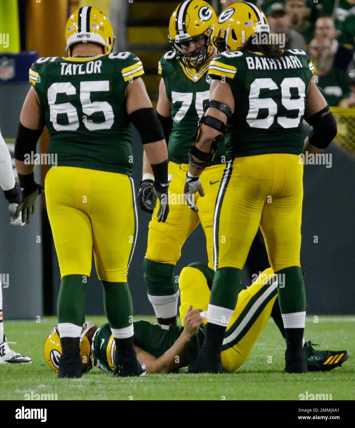 Green Bay Packers quarterback Aaron Rodgers is hurt after being sacked ...