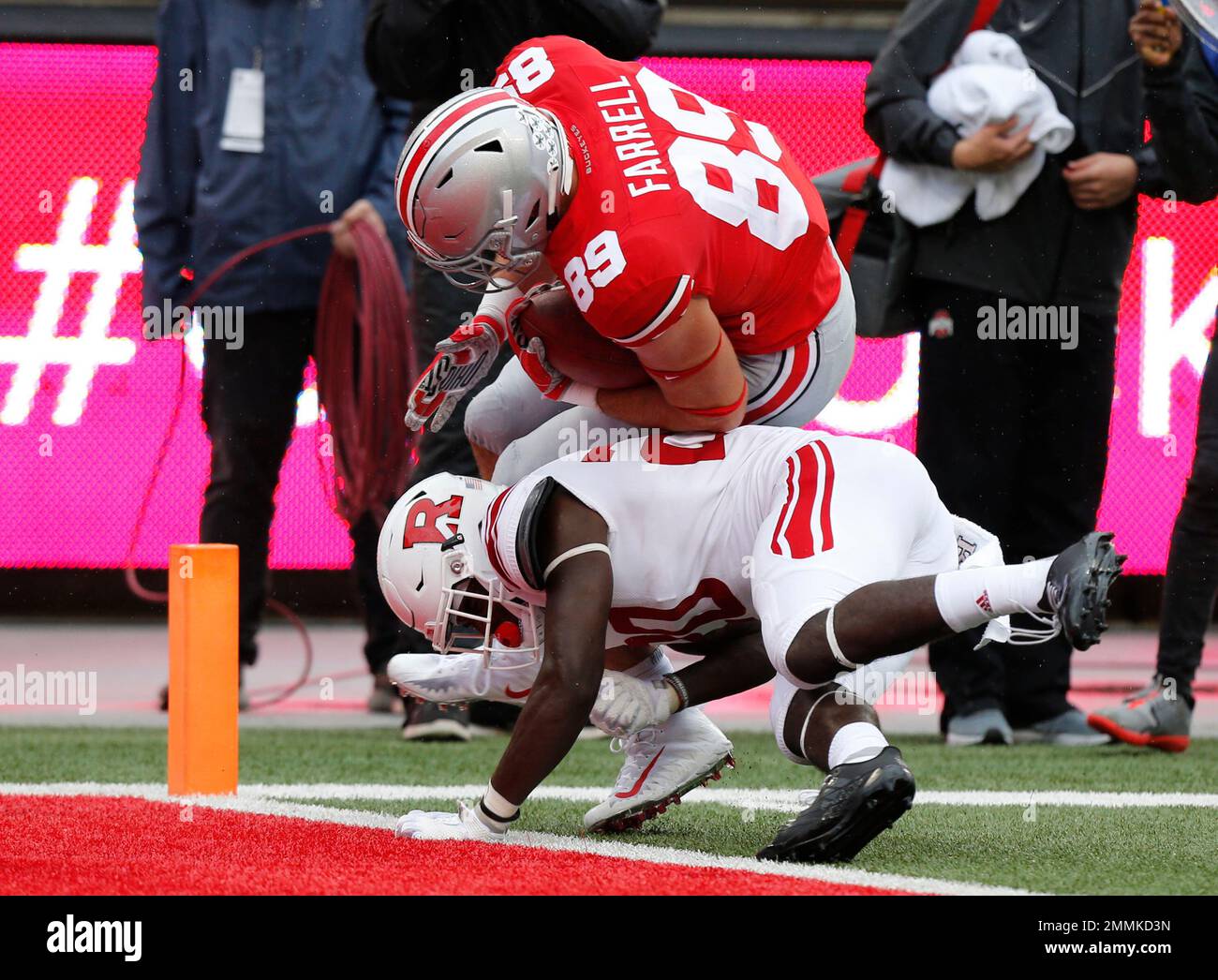 Ohio State tight end Luke Farrell, (89) scores a touchdown past Rutgers ...