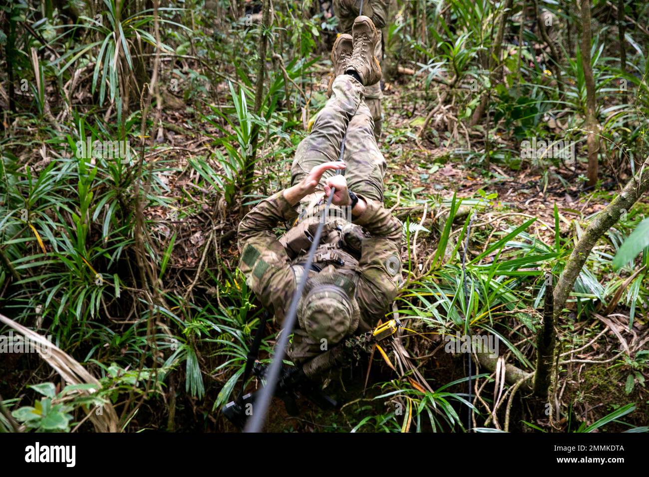 Soldiers from the 2nd/1st Battalion, Royal New Zealand Infantry ...