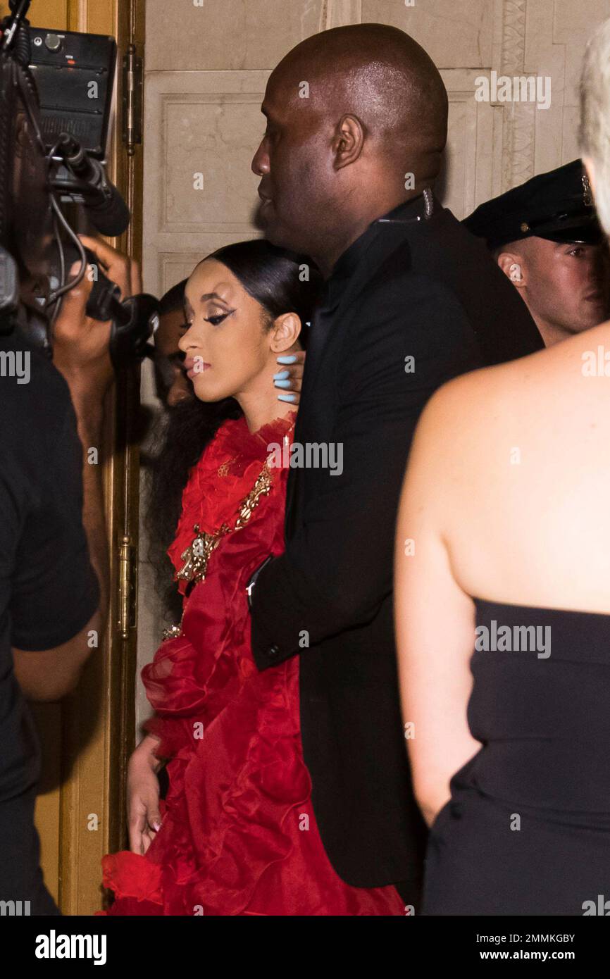 Cardi B, with a swollen bump on her forehead, leaves after an ...