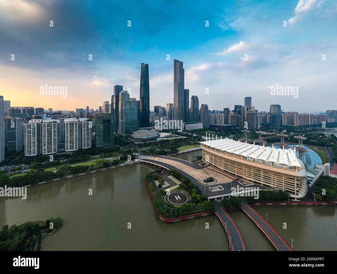 Traffic pearl river new city hi-res stock photography and images - Alamy