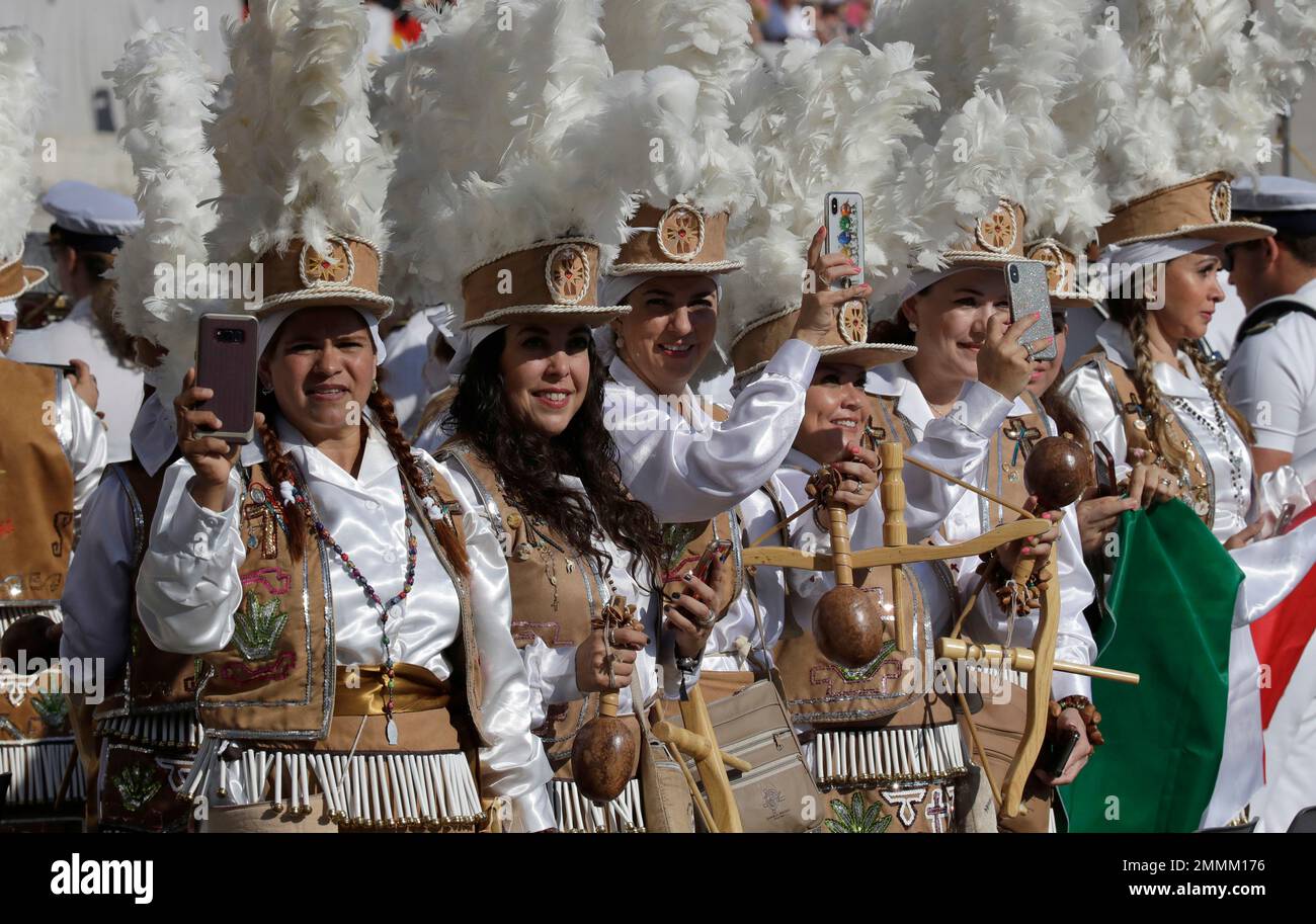 Mexican pilgrims in traditional costumes attend Pope Francis' general ...