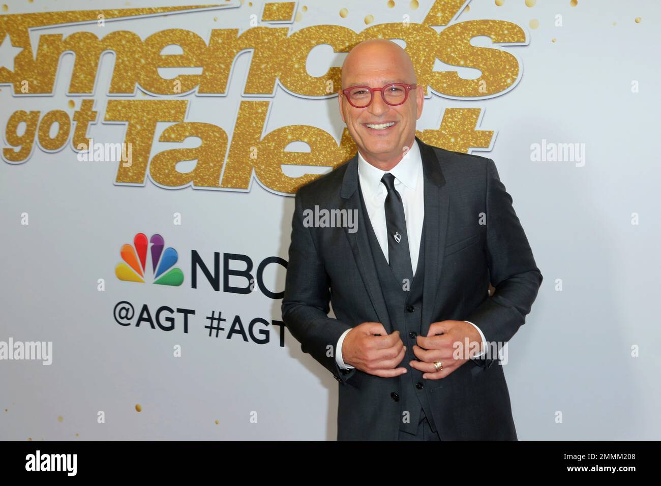Howie Mandel arrives at the "America's Got Talent" Season 13 Week 4 red ...